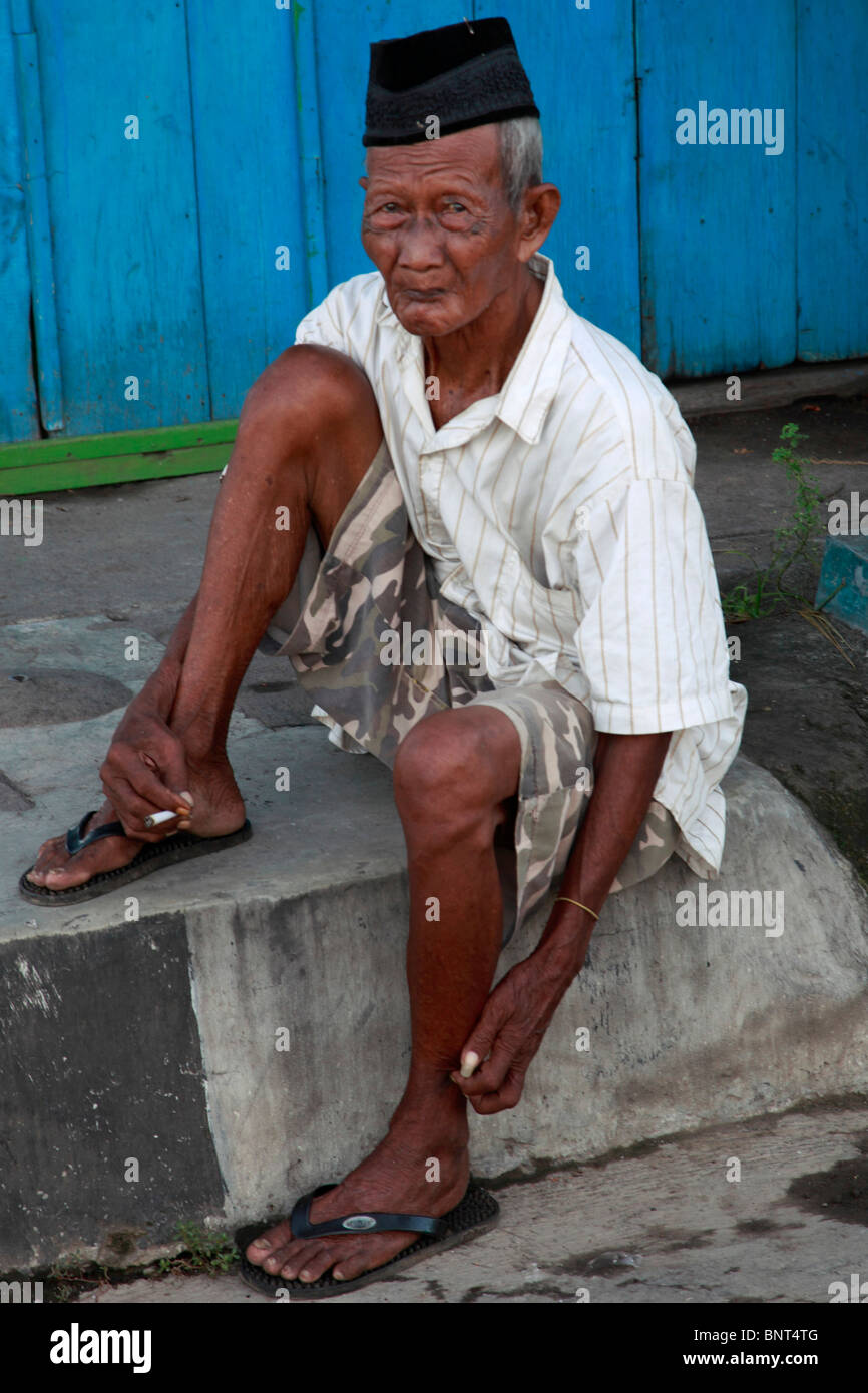 Indonesia; Java; Yogyakarta; old man, portrait Stock Photo - Alamy