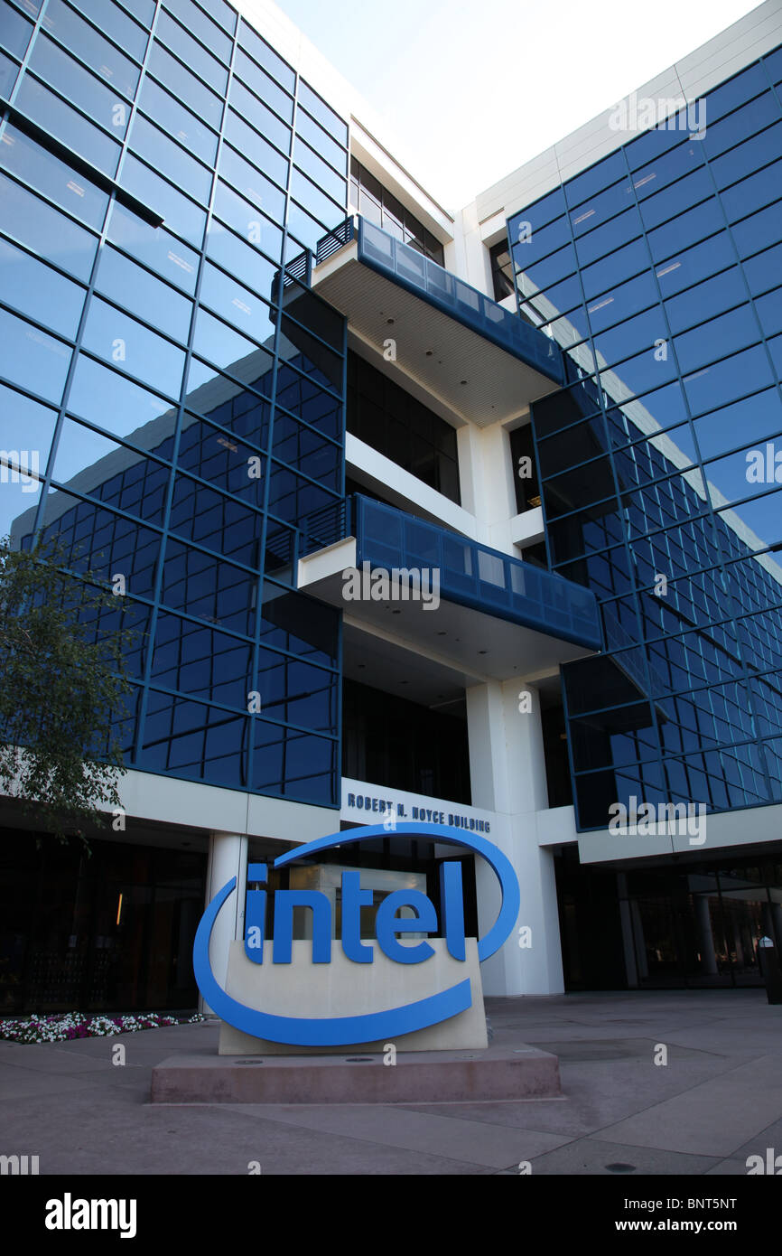 Intel logo hi-res stock photography and images - Alamy