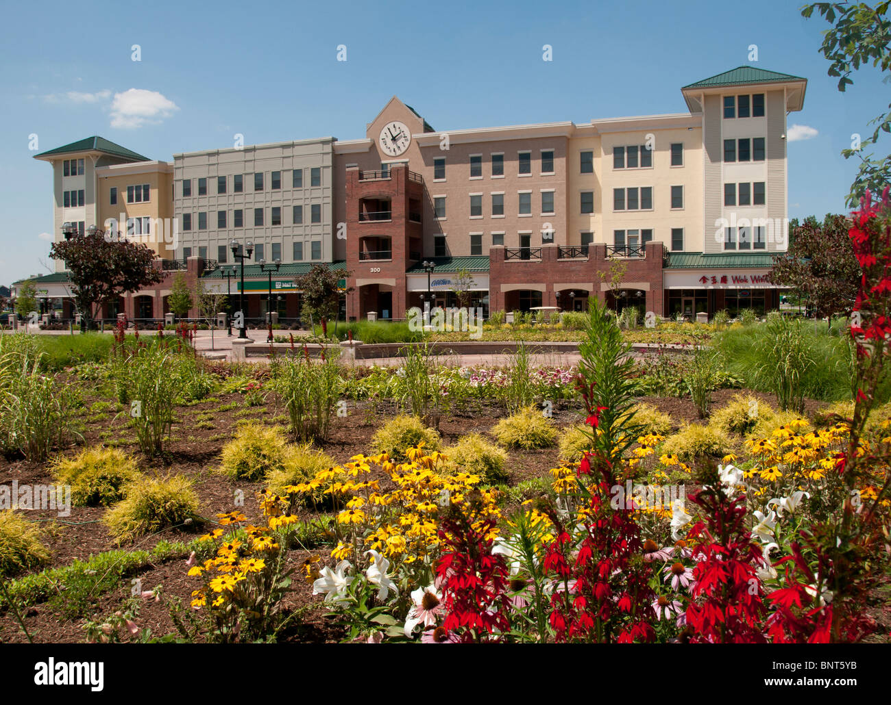 Upscale shops hi-res stock photography and images - Alamy