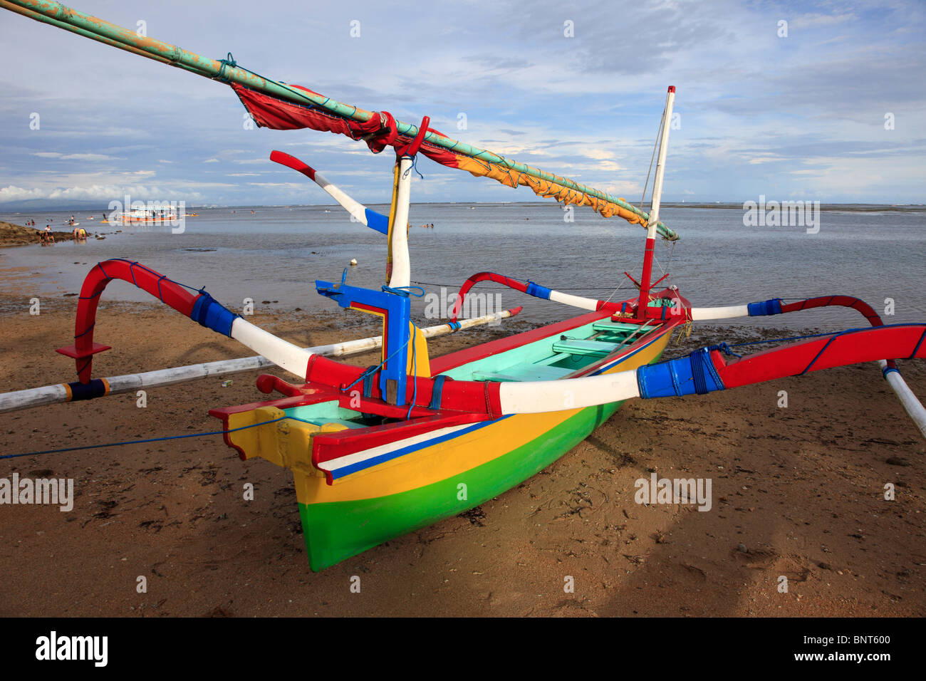 Indonesia traditional fishing boat hi-res stock photography and images ...