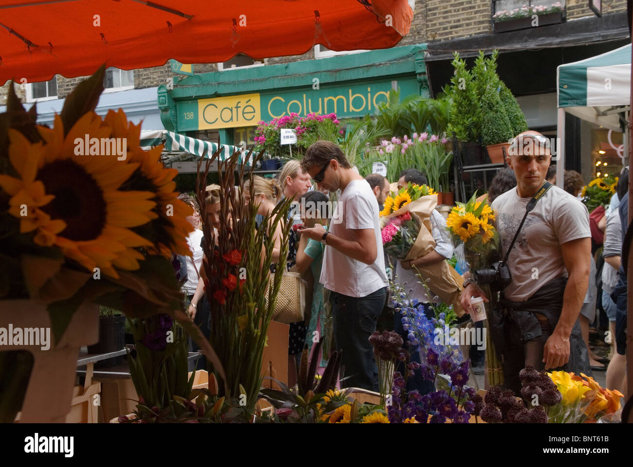 Street market stall holders hi-res stock photography and images - Alamy