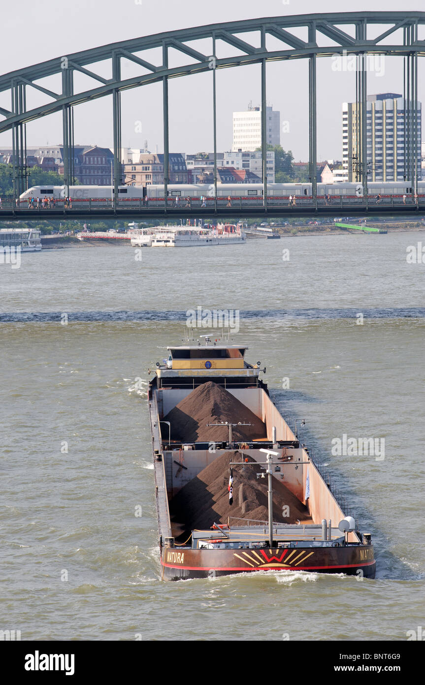 Barge loaded with aggregates sailing on the river Rhine, Cologne ...