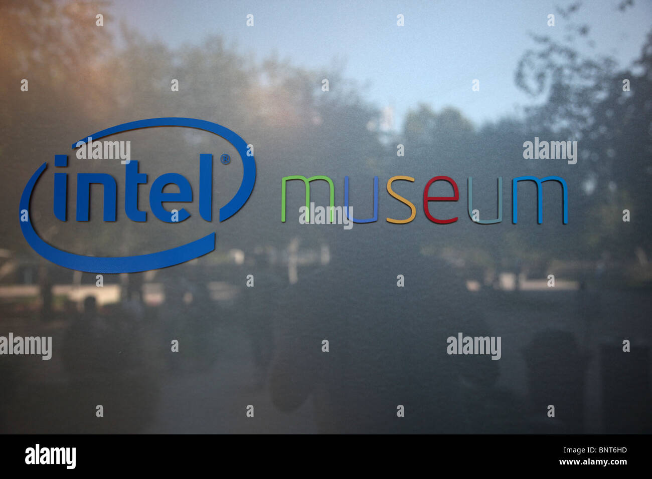 Intel logo hi-res stock photography and images - Alamy