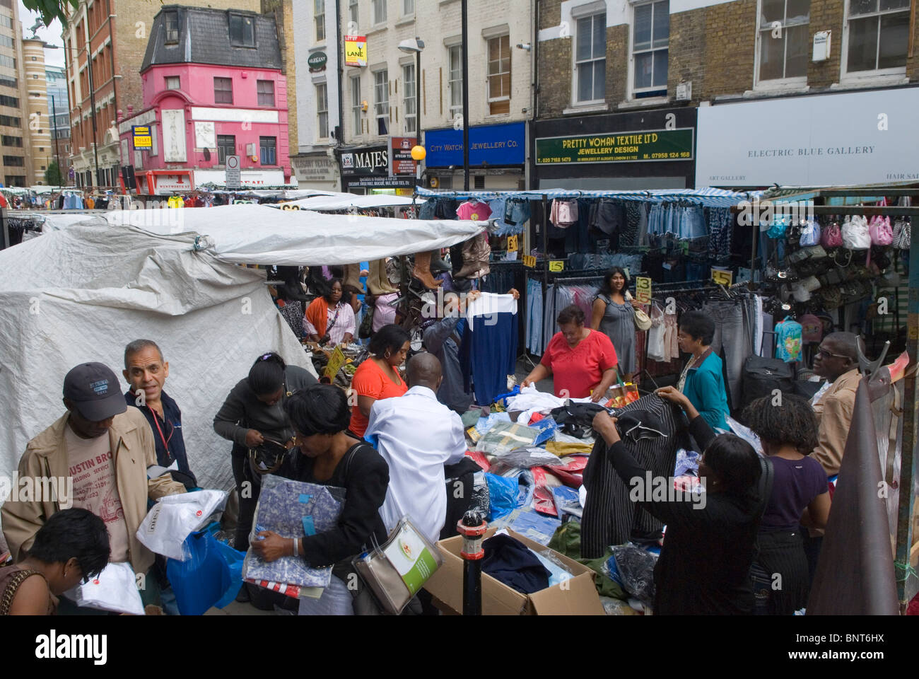 Petticoat lane market middlesex street hi-res stock photography and ...