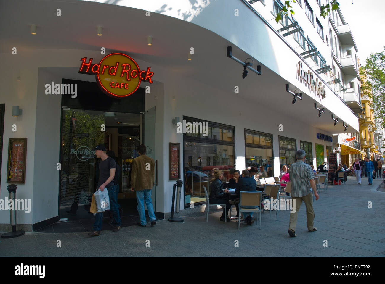 American restaurant terrace hi-res stock photography and images - Alamy