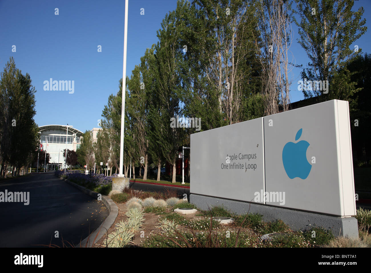 APPLE CAMPUS SIGN LOGO 1 INFINITE LOOP CUPERTINO CALIFORNIA USA 1 ...
