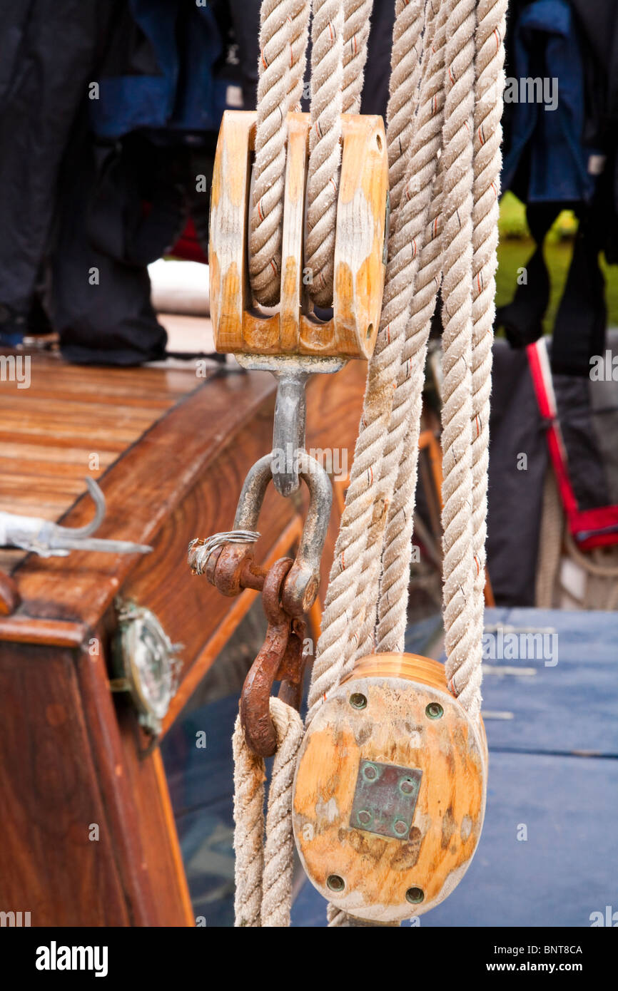 Block and tackle boat hi-res stock photography and images - Alamy