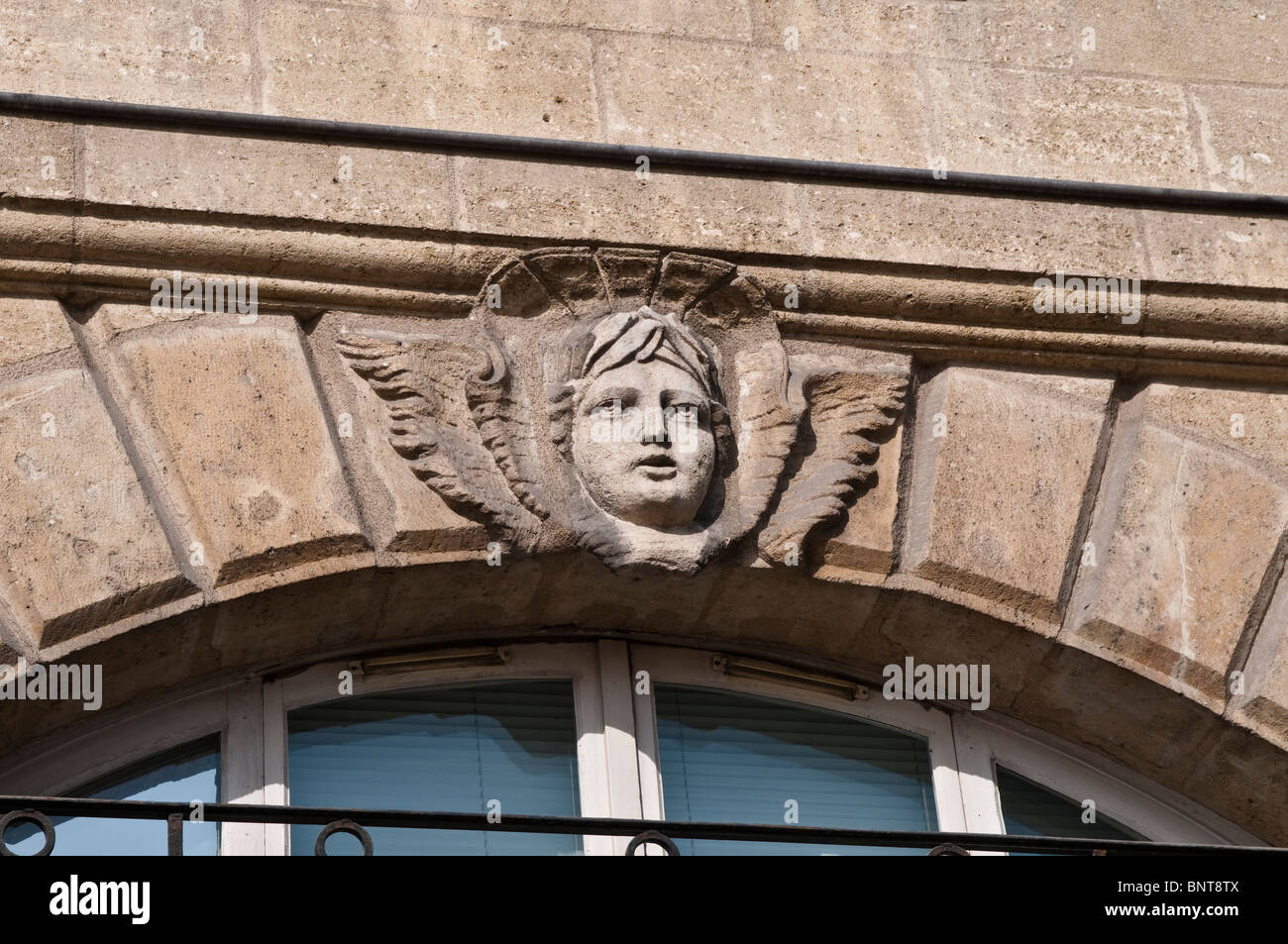 Head decoration hi-res stock photography and images - Alamy
