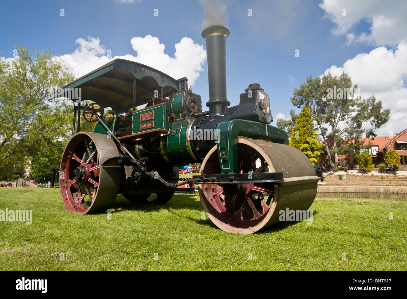 Vintage steam traction engine hi-res stock photography and images - Alamy
