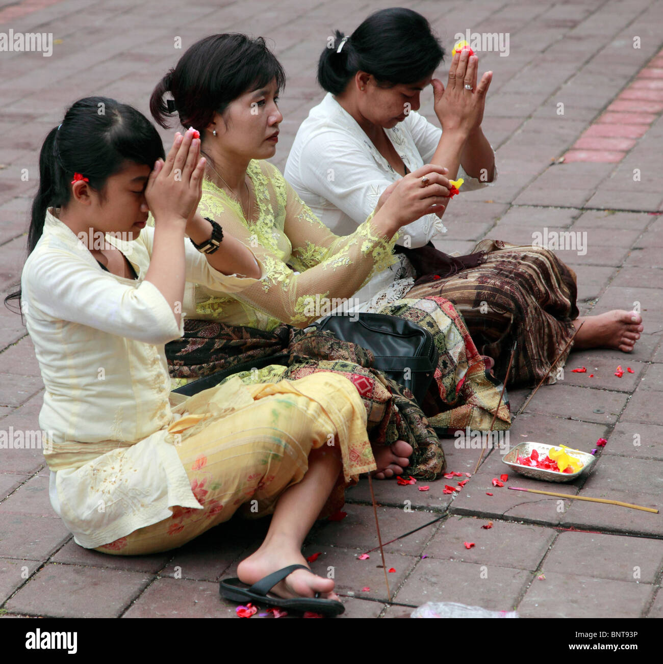 Indonesia, Bali, Goa Lawah Temple, religious ceremony, people, women ...