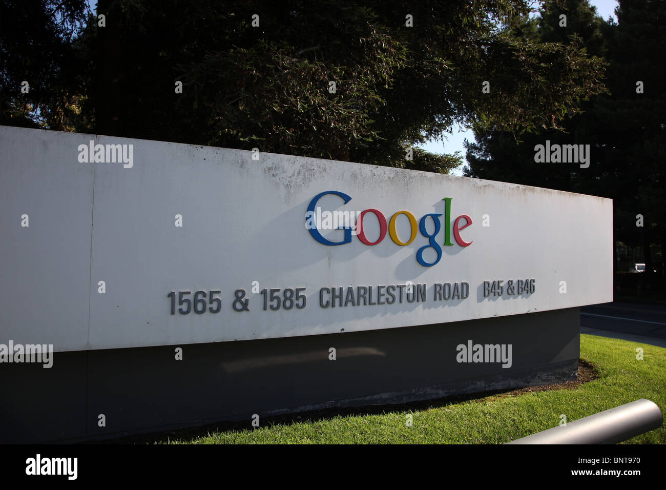 Google street view logo hi-res stock photography and images - Alamy