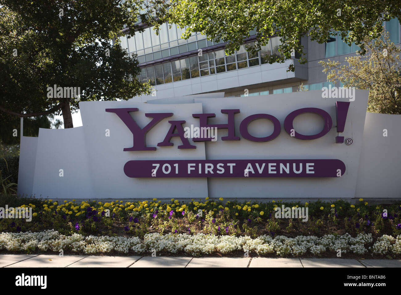 YAHOO SIGN OFFICES 701 FIRST AVENUE SUNNYVALE CALIFORNIA USA 701 FIRST ...