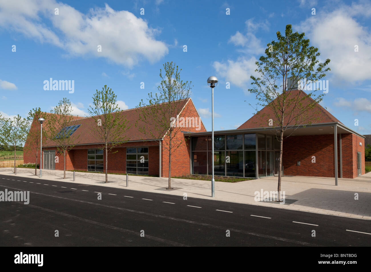 Uk primary school building entrance hi-res stock photography and images ...