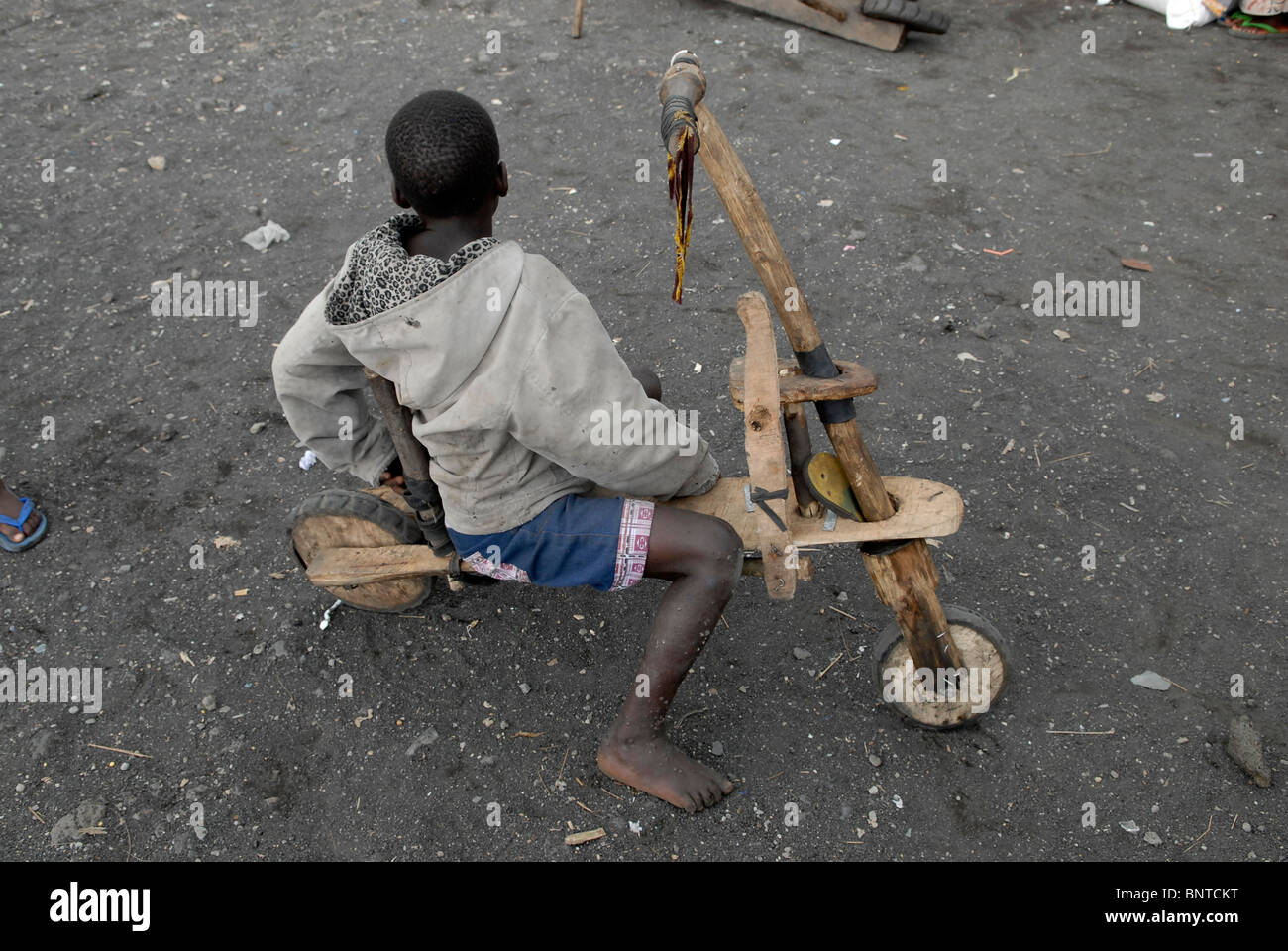 Wooden chukudu hi-res stock photography and images - Alamy