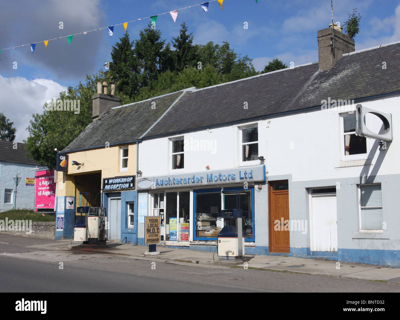 street scene Auchterarder Scotland July 2010 Stock Photo - Alamy