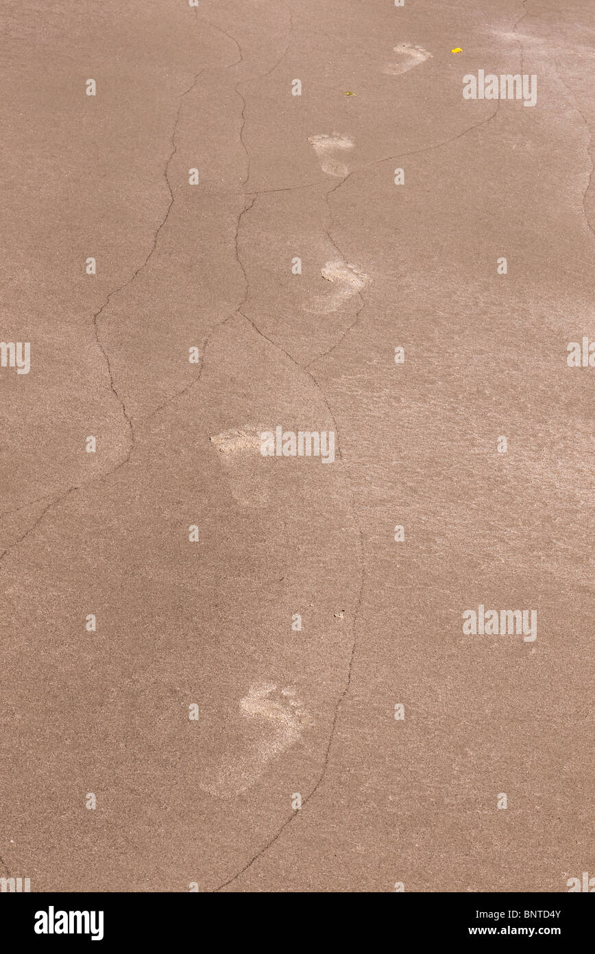 Foot mark in the sand hi-res stock photography and images - Alamy