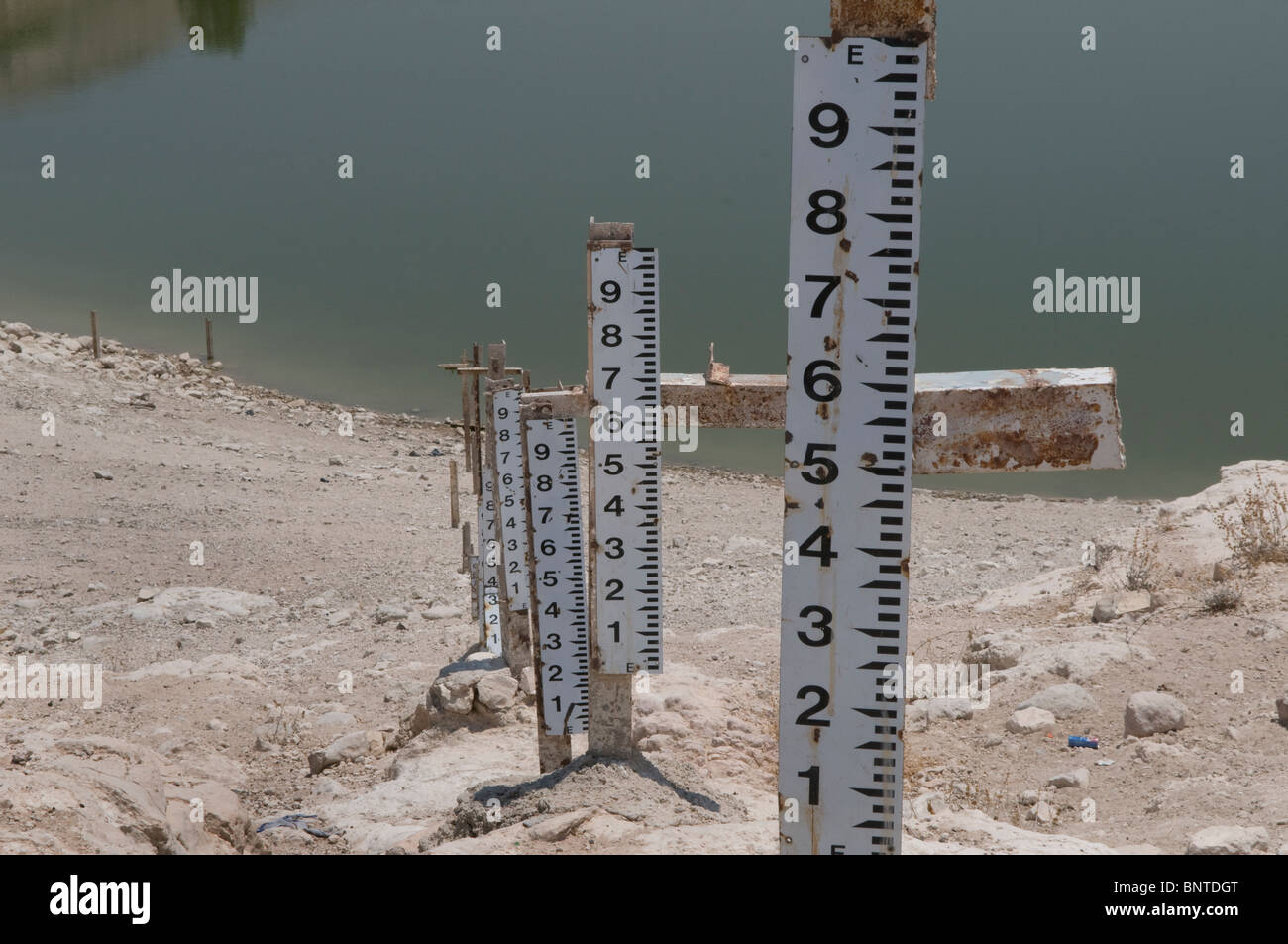 Water level gauge dam hi-res stock photography and images - Alamy