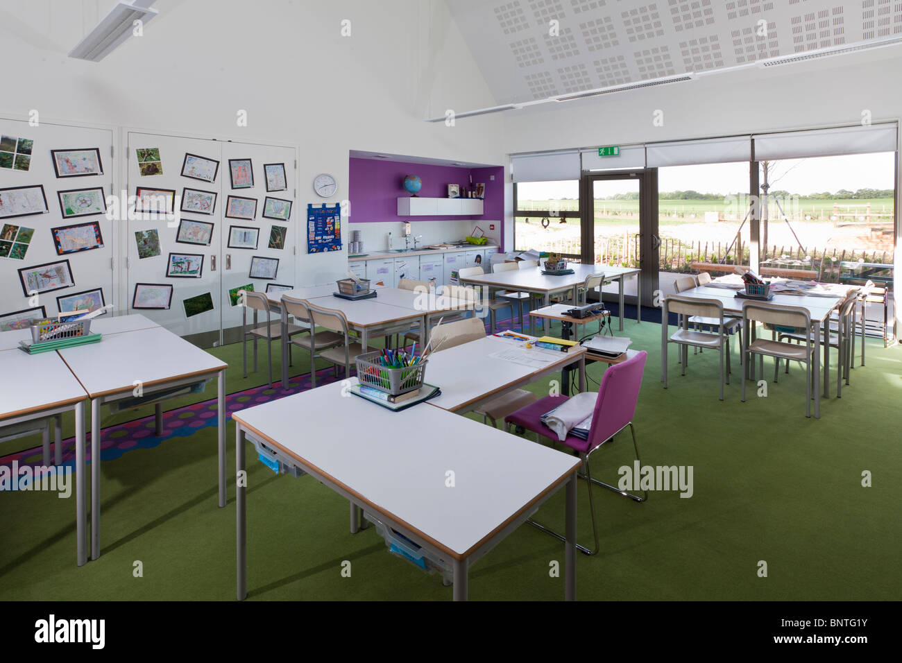 Empty school classroom uk hi-res stock photography and images - Alamy