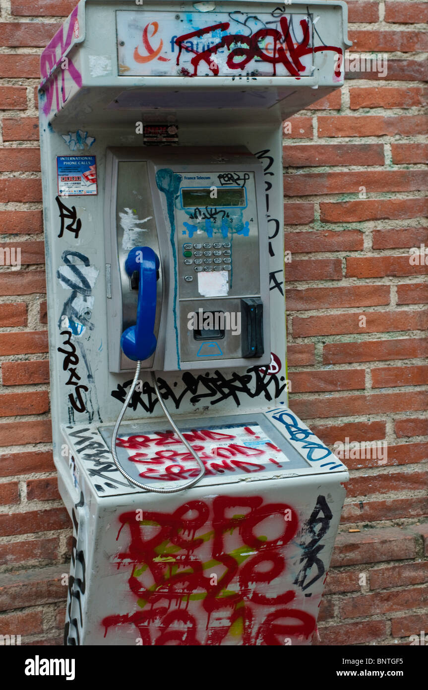 Vandalized phone hi-res stock photography and images - Alamy