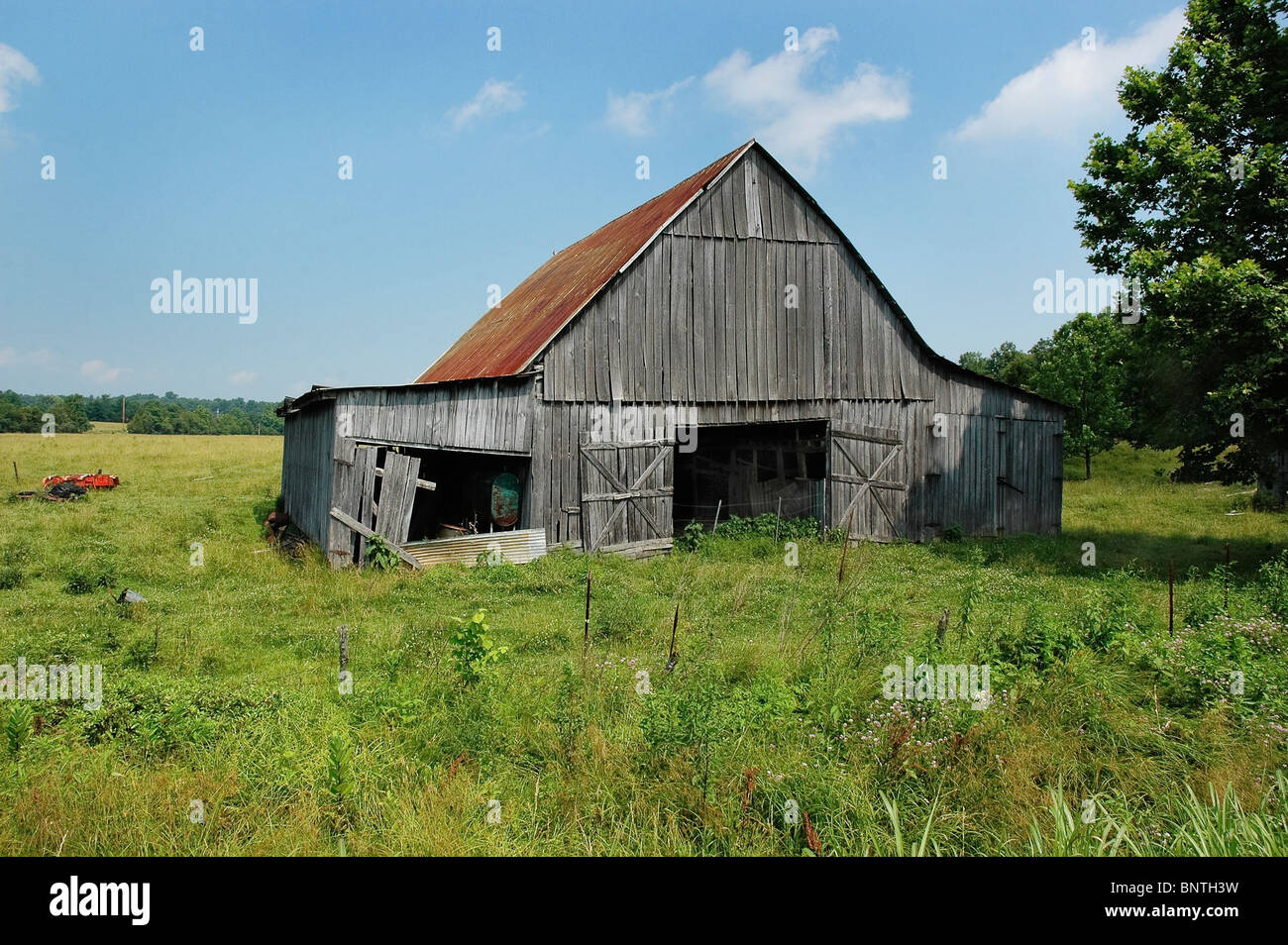 Old barn in rural Eastern Kentucky Stock Photo - Alamy