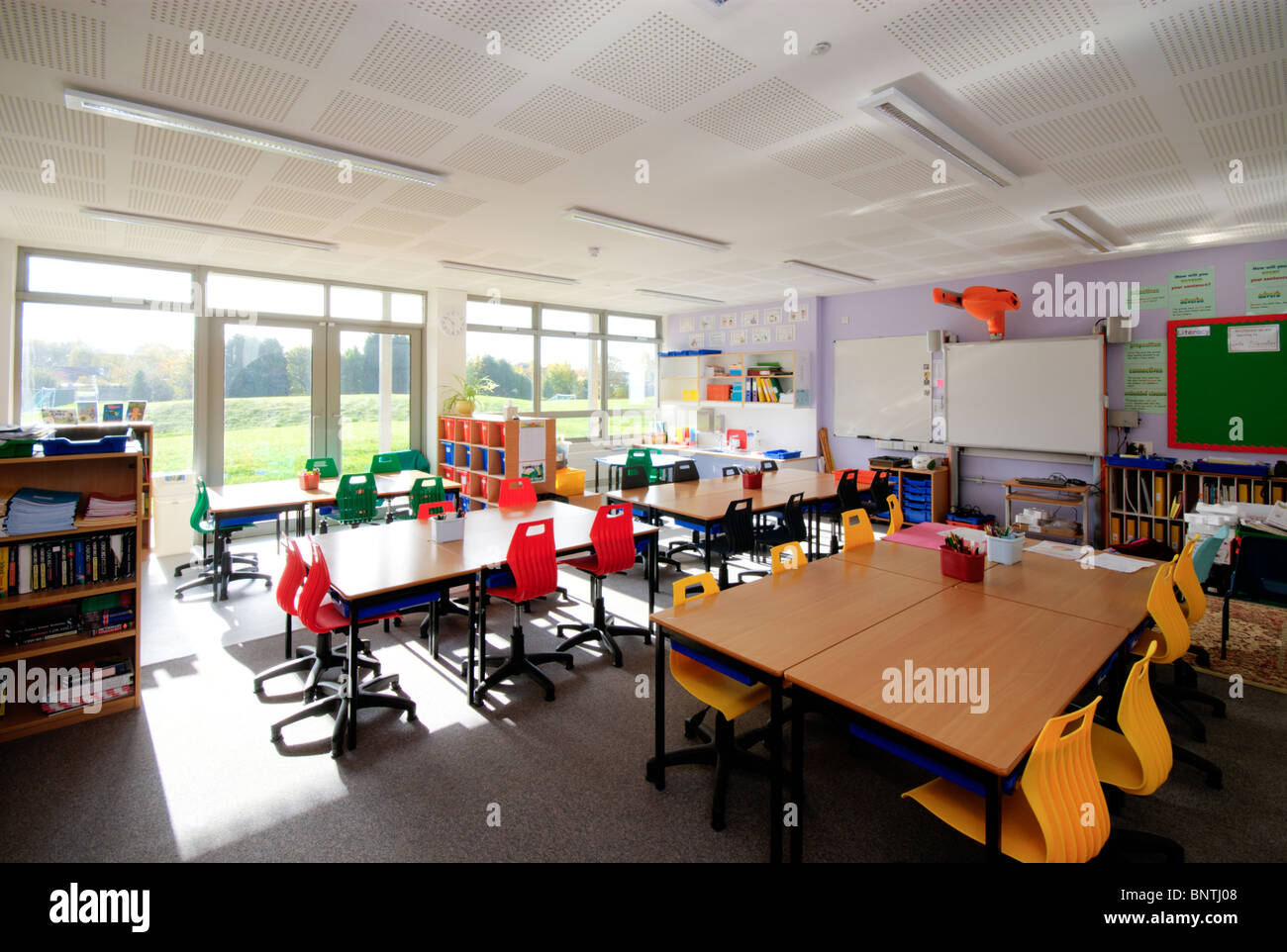Primary school classroom uk hi-res stock photography and images - Alamy