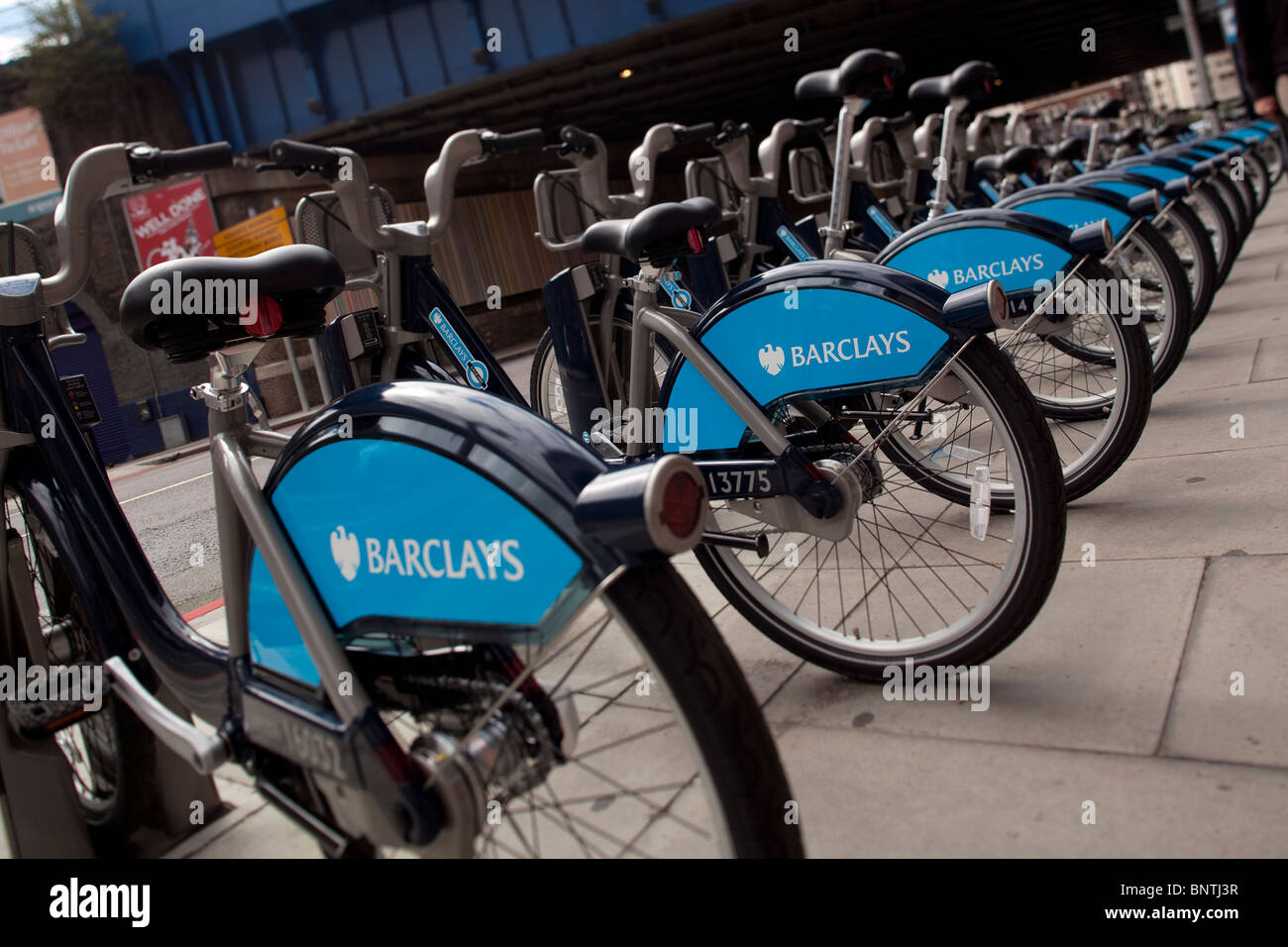 Tfl cycle scheme hi-res stock photography and images - Alamy