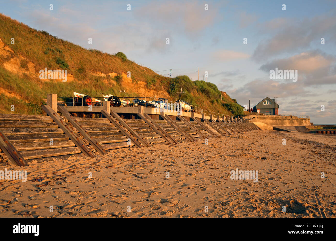 Concrete sea wall coastal defenses hi-res stock photography and images ...