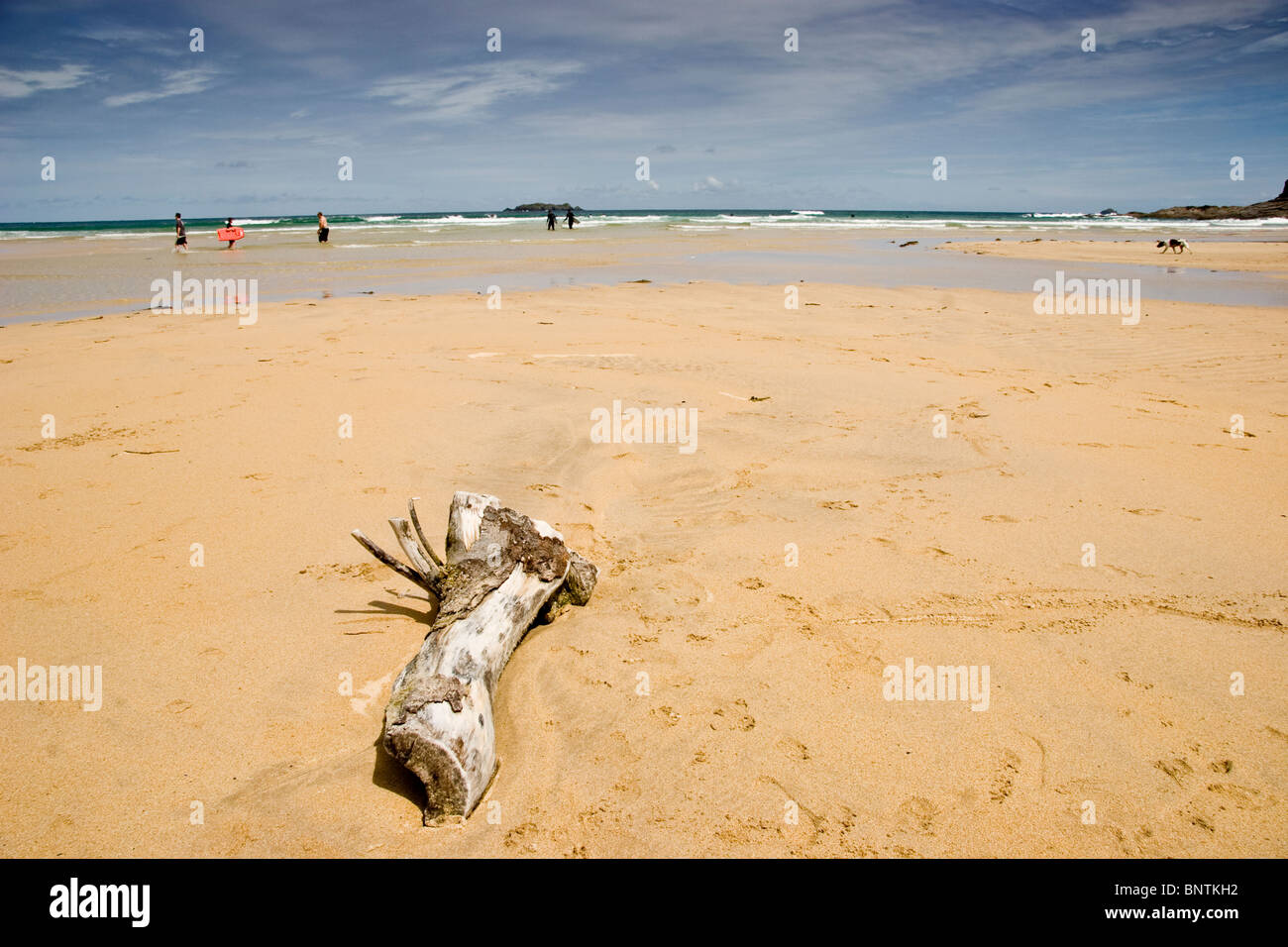 Beach summer paddling sand cornwall hi-res stock photography and images ...
