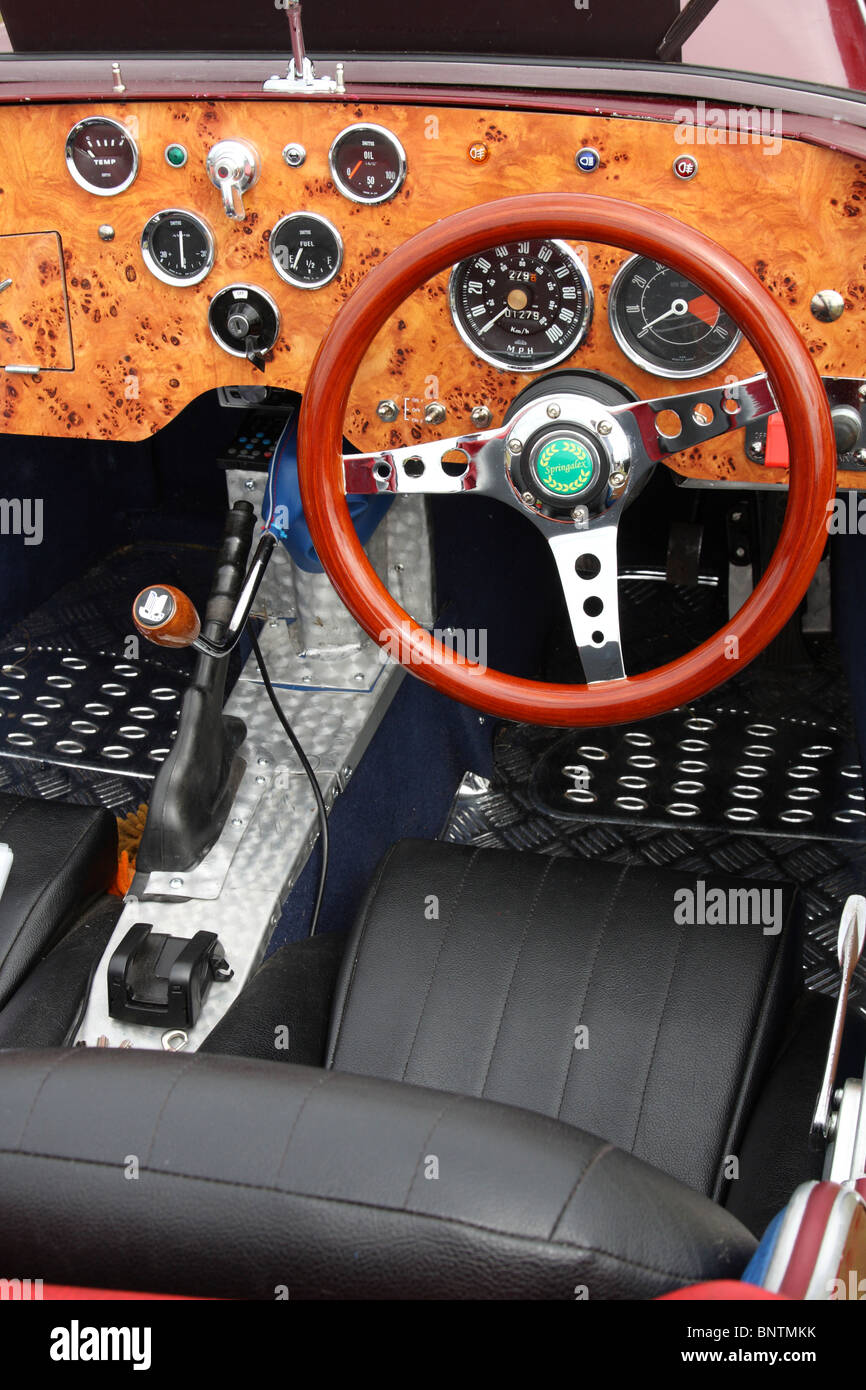Classic car dashboard hi-res stock photography and images - Alamy