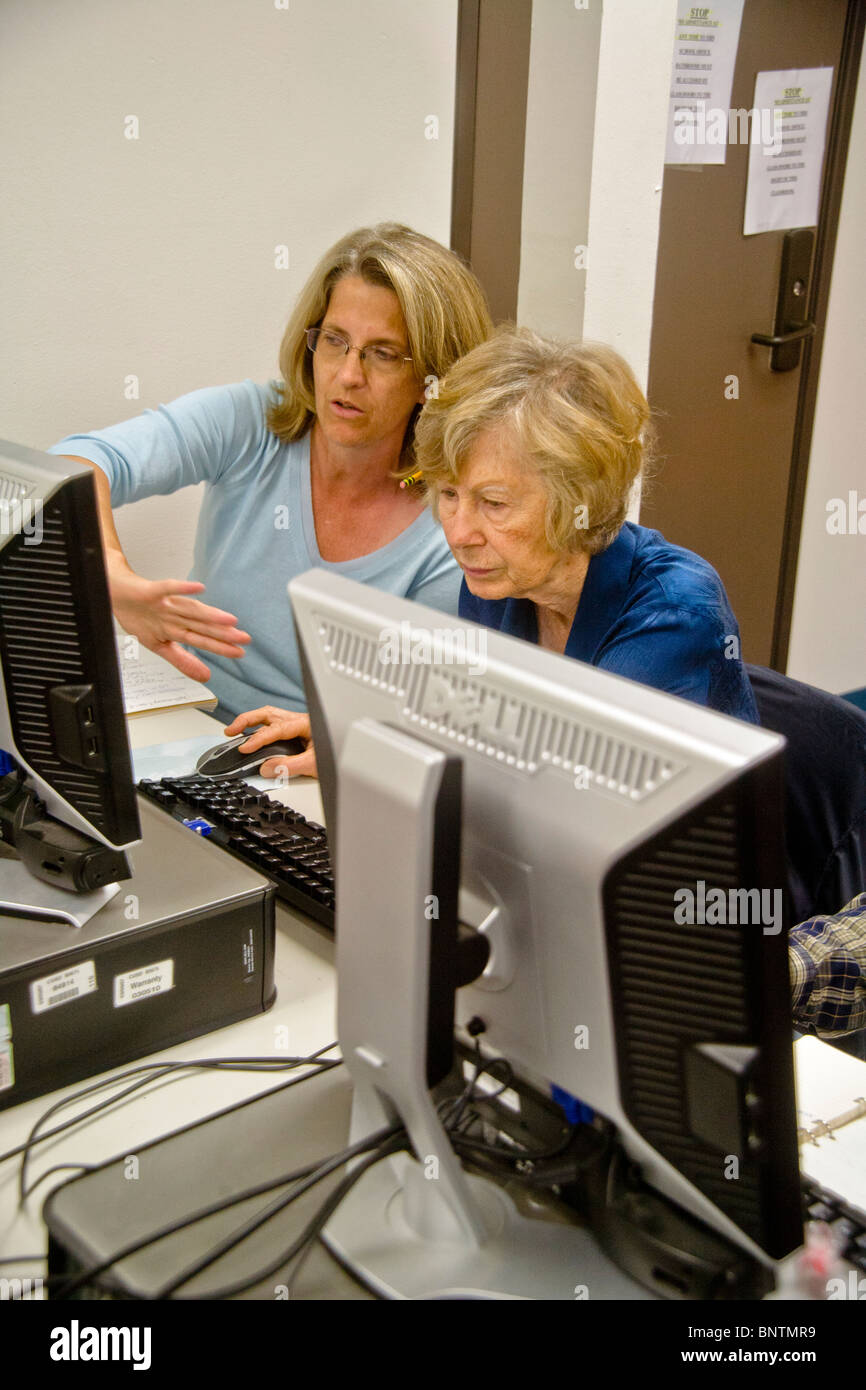 Tech help for seniors High Resolution Stock Photography and Images - Alamy