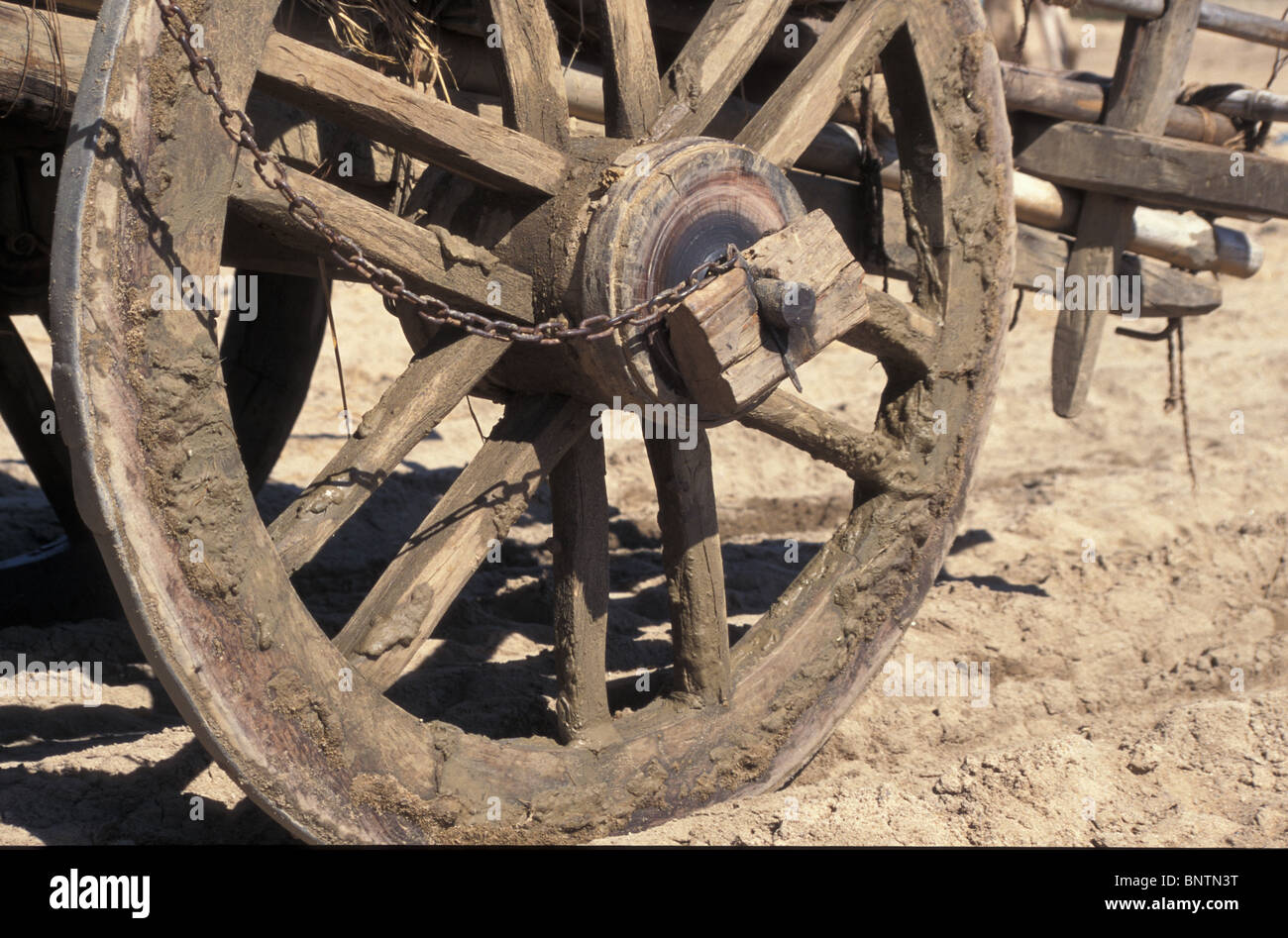 Cartwheel – Although an ancient design this close-up view shows how ...