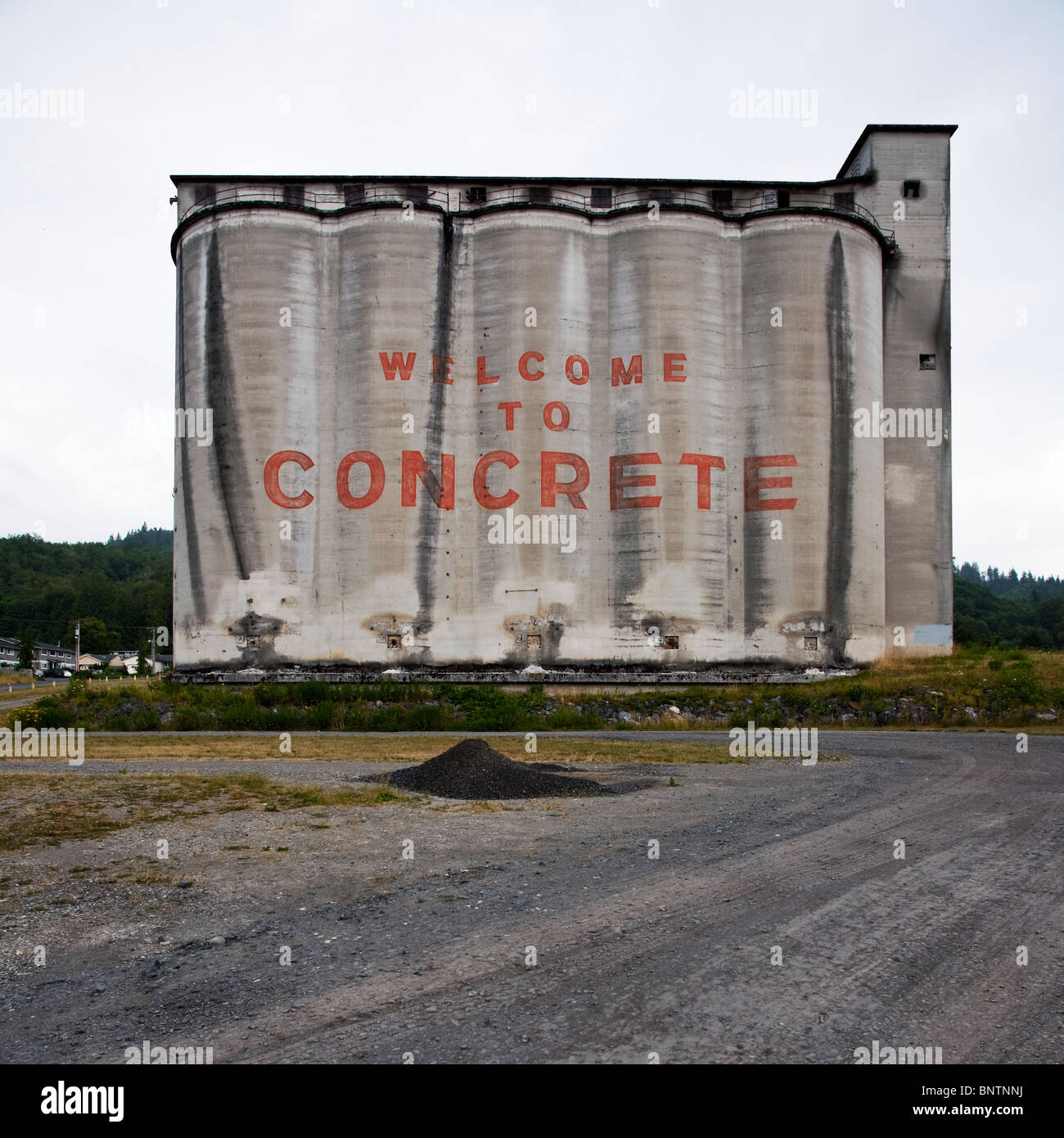 Industrial Concrete Building Sign - Welcome To Concrete Stock Photo - Alamy