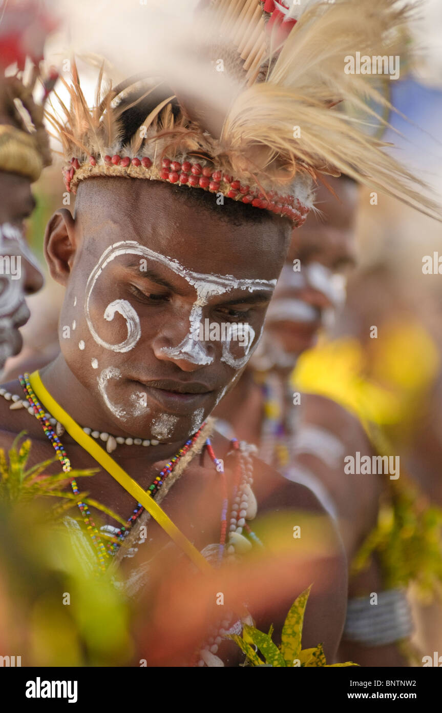 Traditional costume from papua hi-res stock photography and images - Alamy