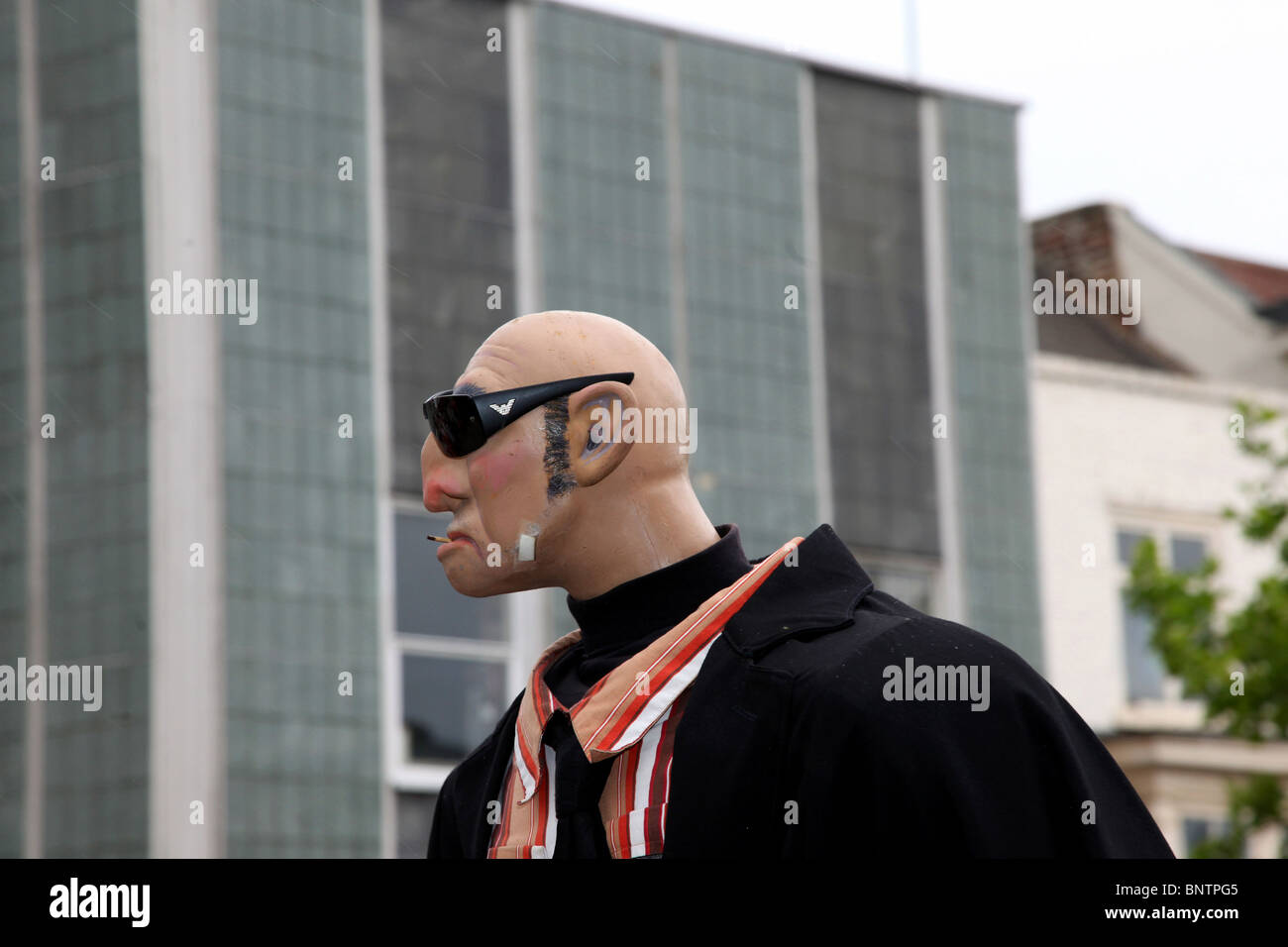 Bald head black security guard hi-res stock photography and images - Alamy