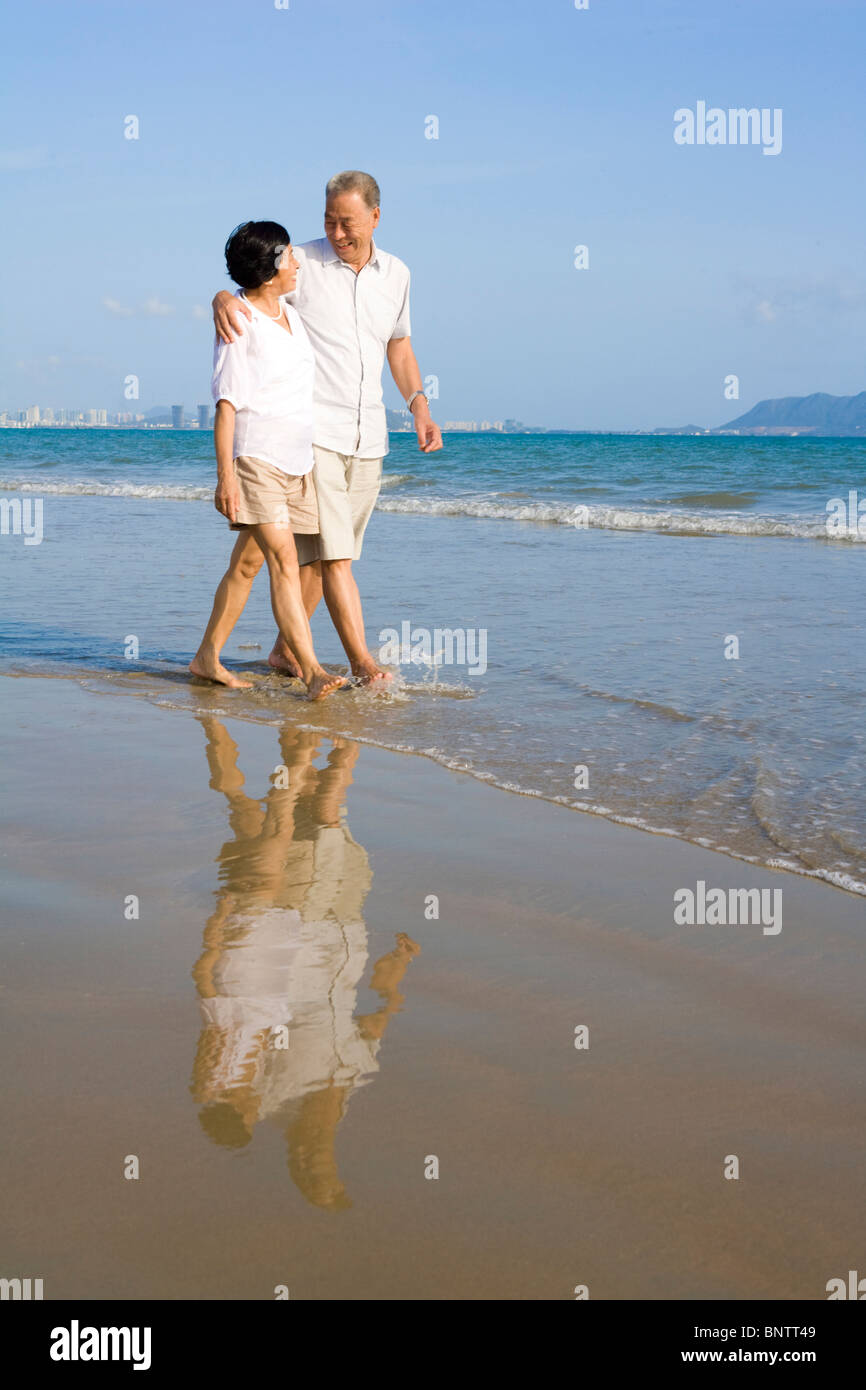 Two young men walking along sand hi-res stock photography and images ...