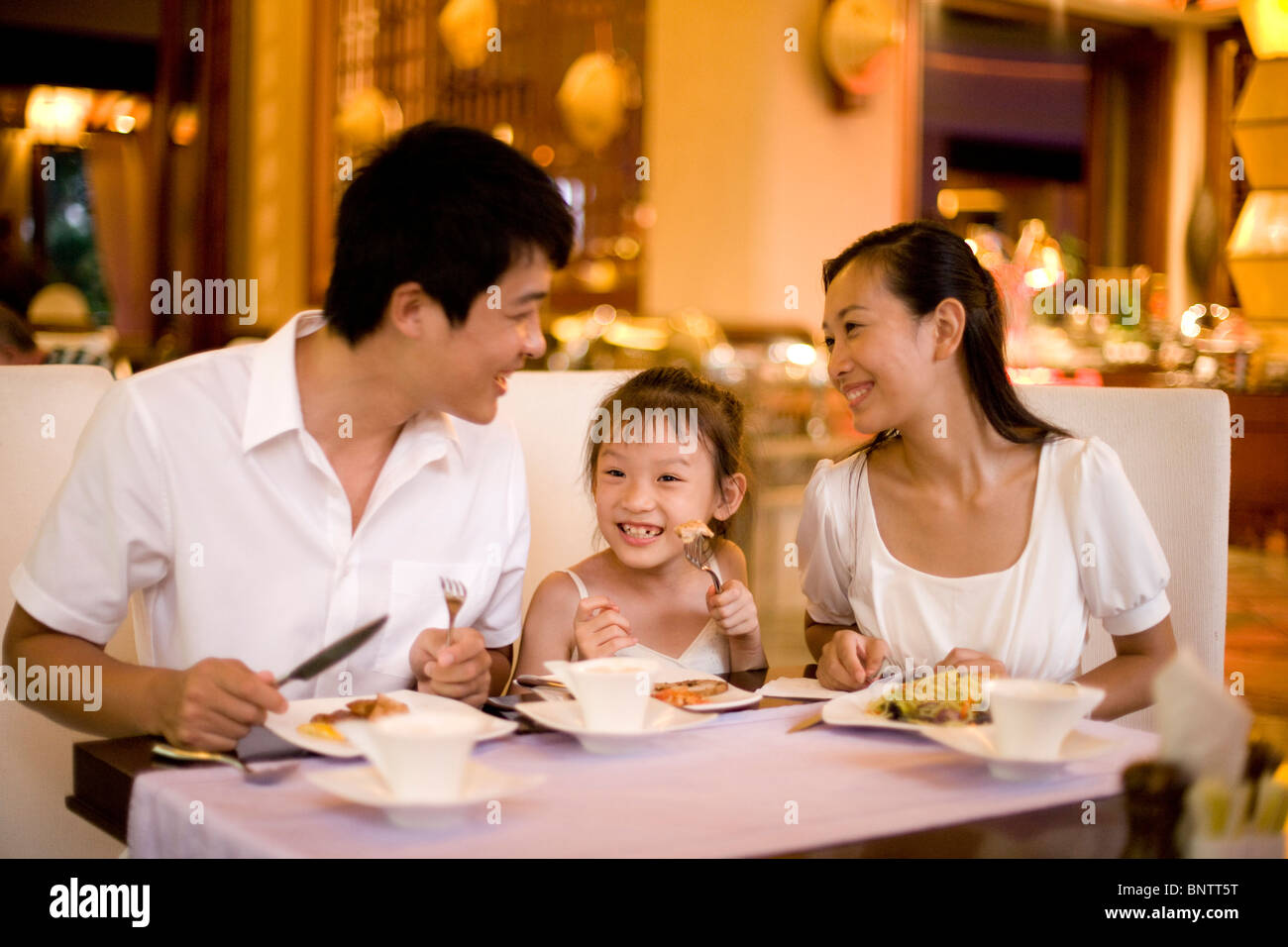 Family dining at a restaurant Stock Photo - Alamy