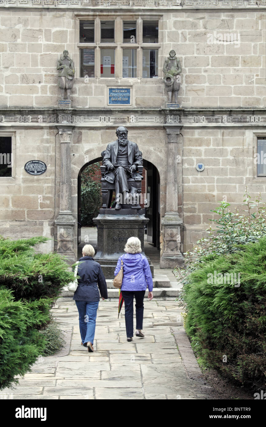Statue of Charles Darwin outside Shrewsbury Library Stock Photo - Alamy