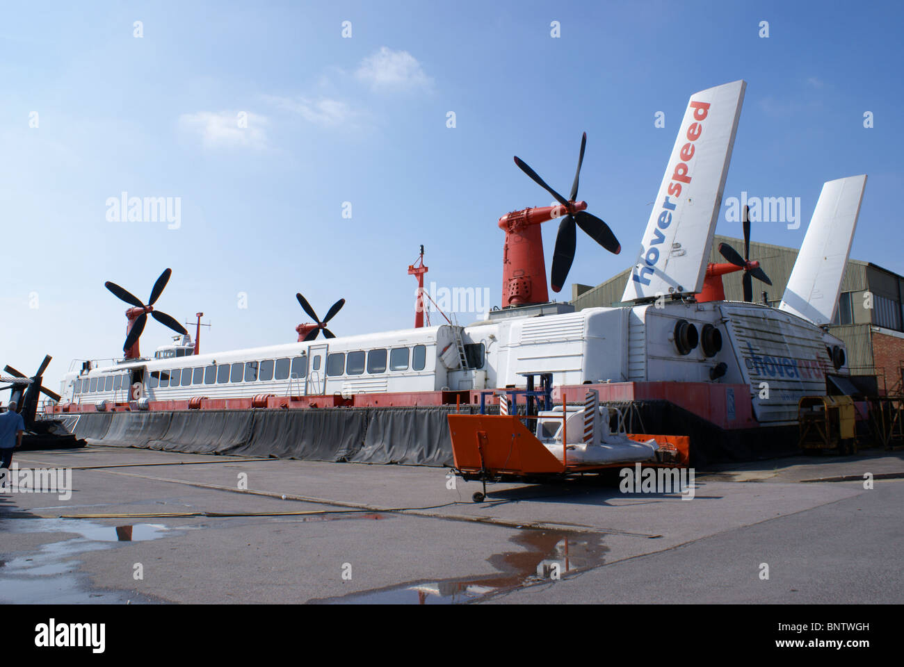 S.R.N.4. SUANDERS-ROE NAUTICAL 4 THE GIANT HOVERCRAFT Stock Photo - Alamy