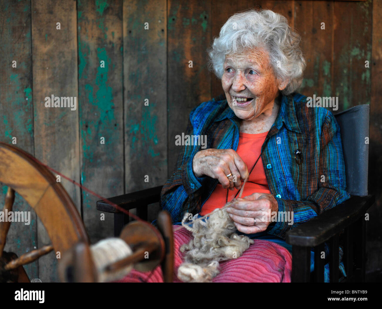 Elderly woman spinning wool Stock Photo - Alamy