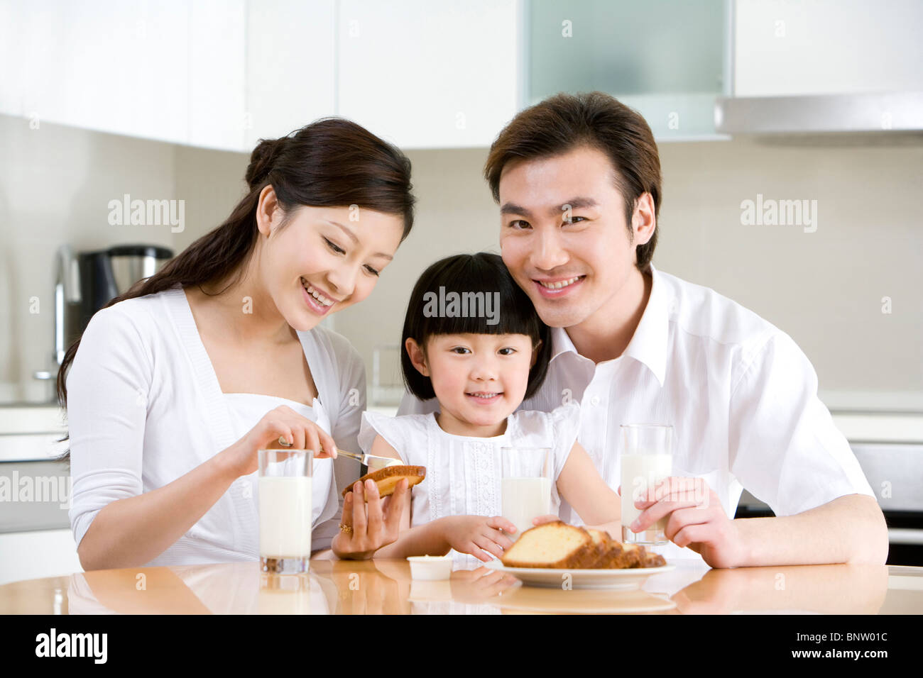 Portrait of a family eating breakfast Stock Photo - Alamy