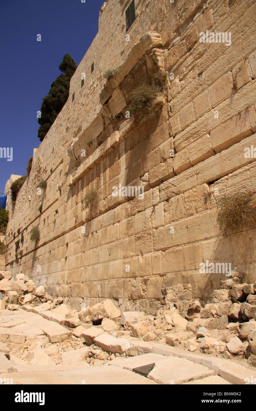 Israel, Jerusalem Archaeological Park, remains of Robinson's Arch at ...