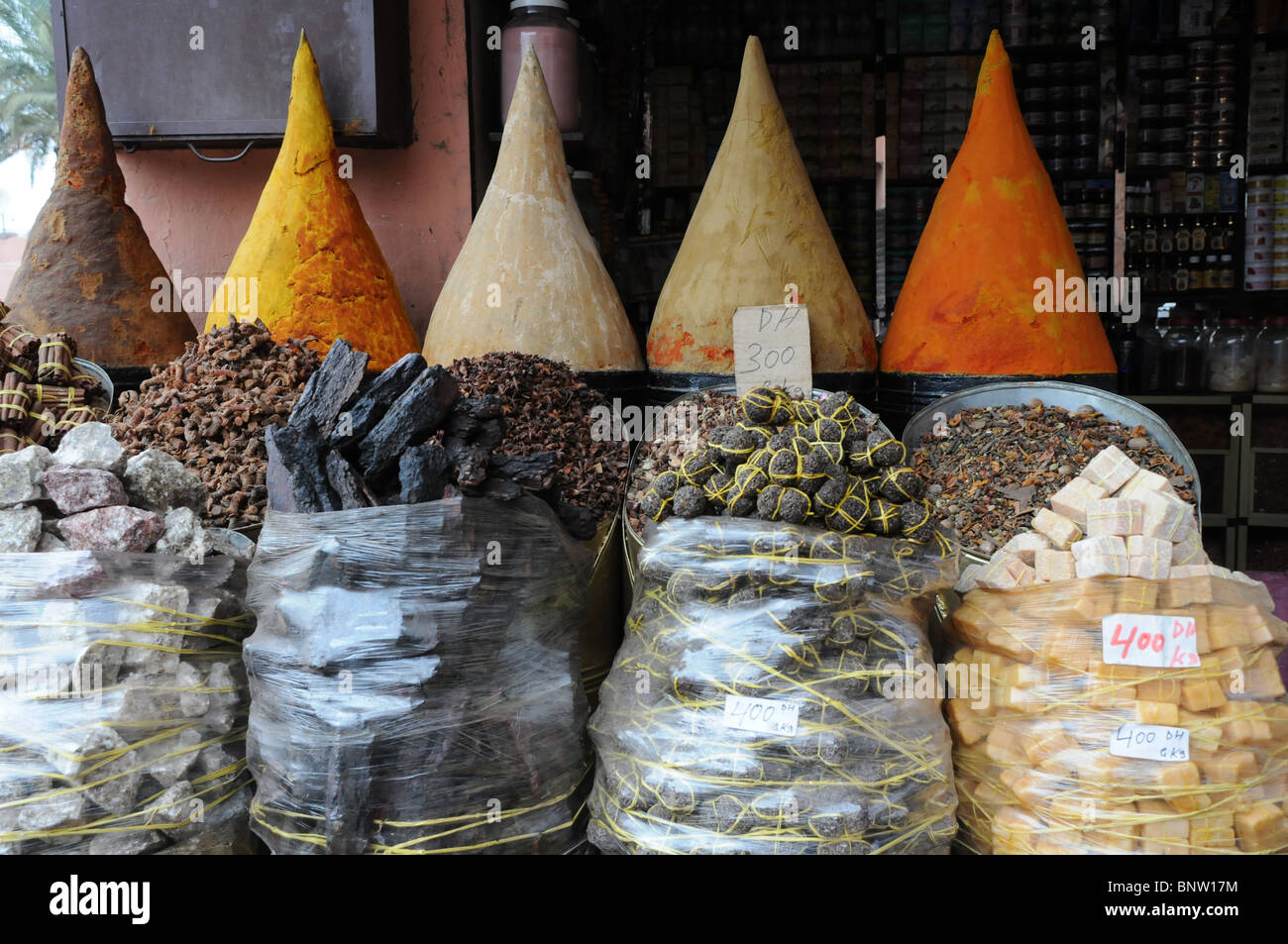 Morocco spice pyramid hi-res stock photography and images - Alamy