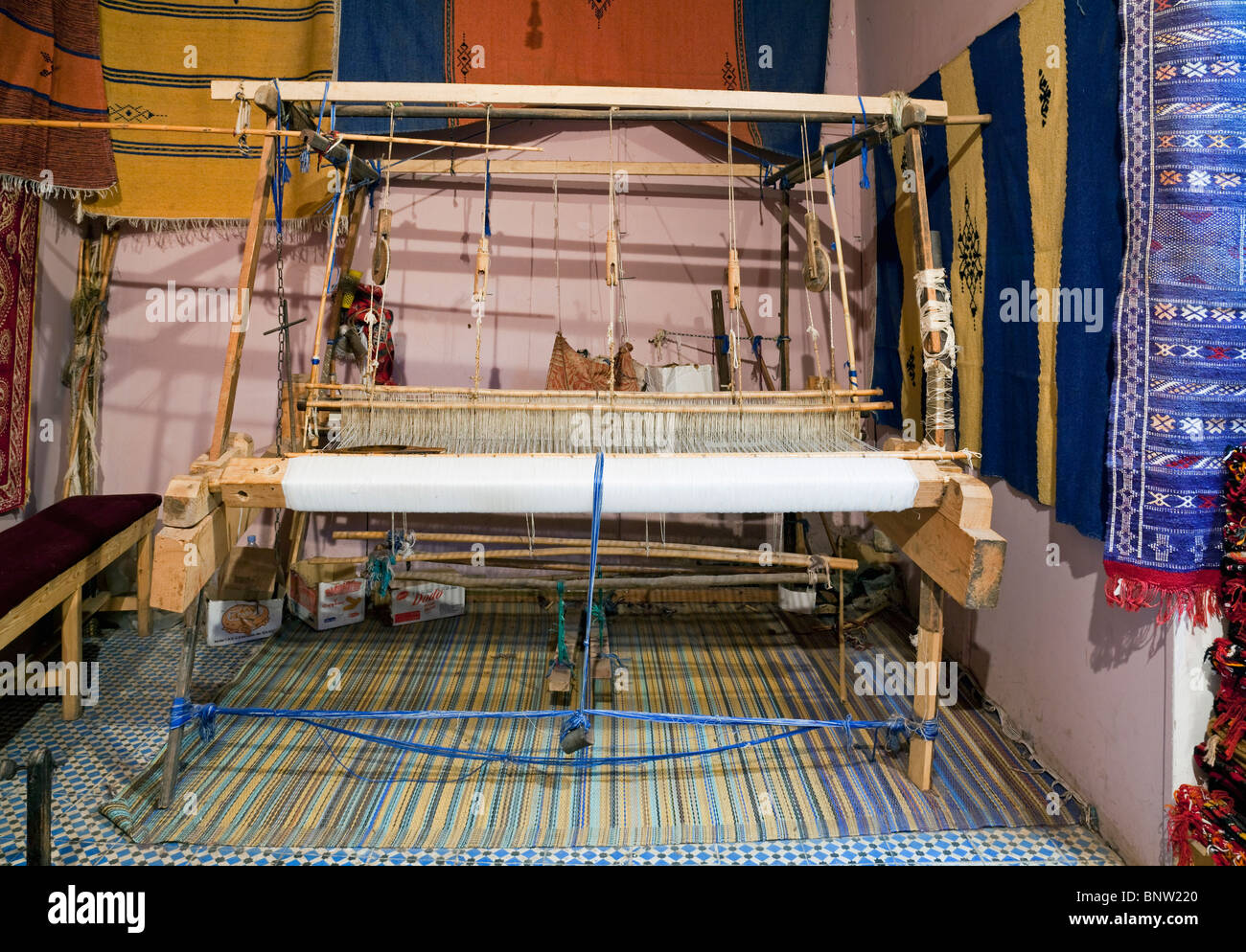 African weaving loom hi-res stock photography and images - Alamy