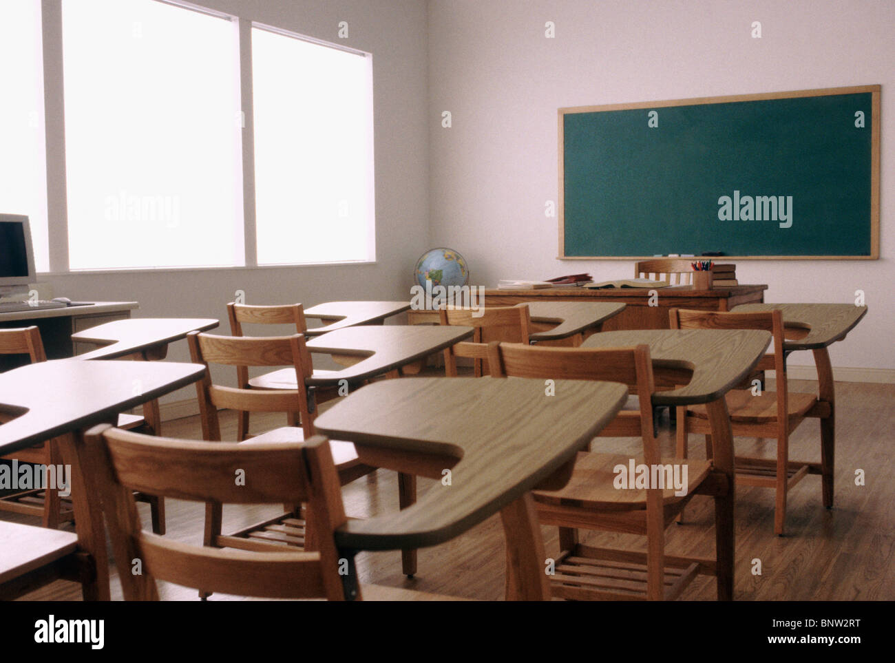 Empty desk in elementary school classroom Stock Photo - Alamy