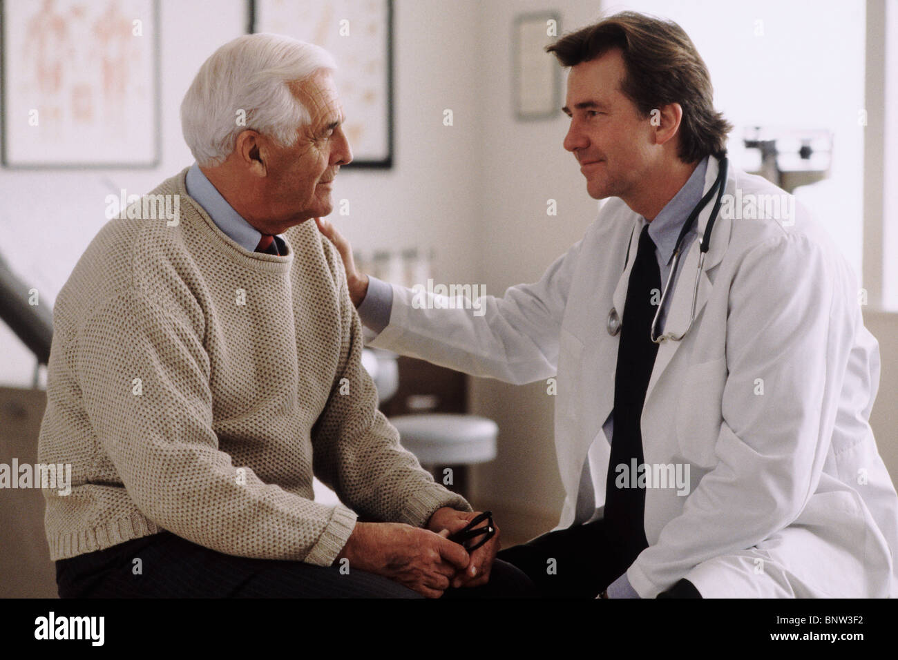 Doctor consulting with patient Stock Photo - Alamy