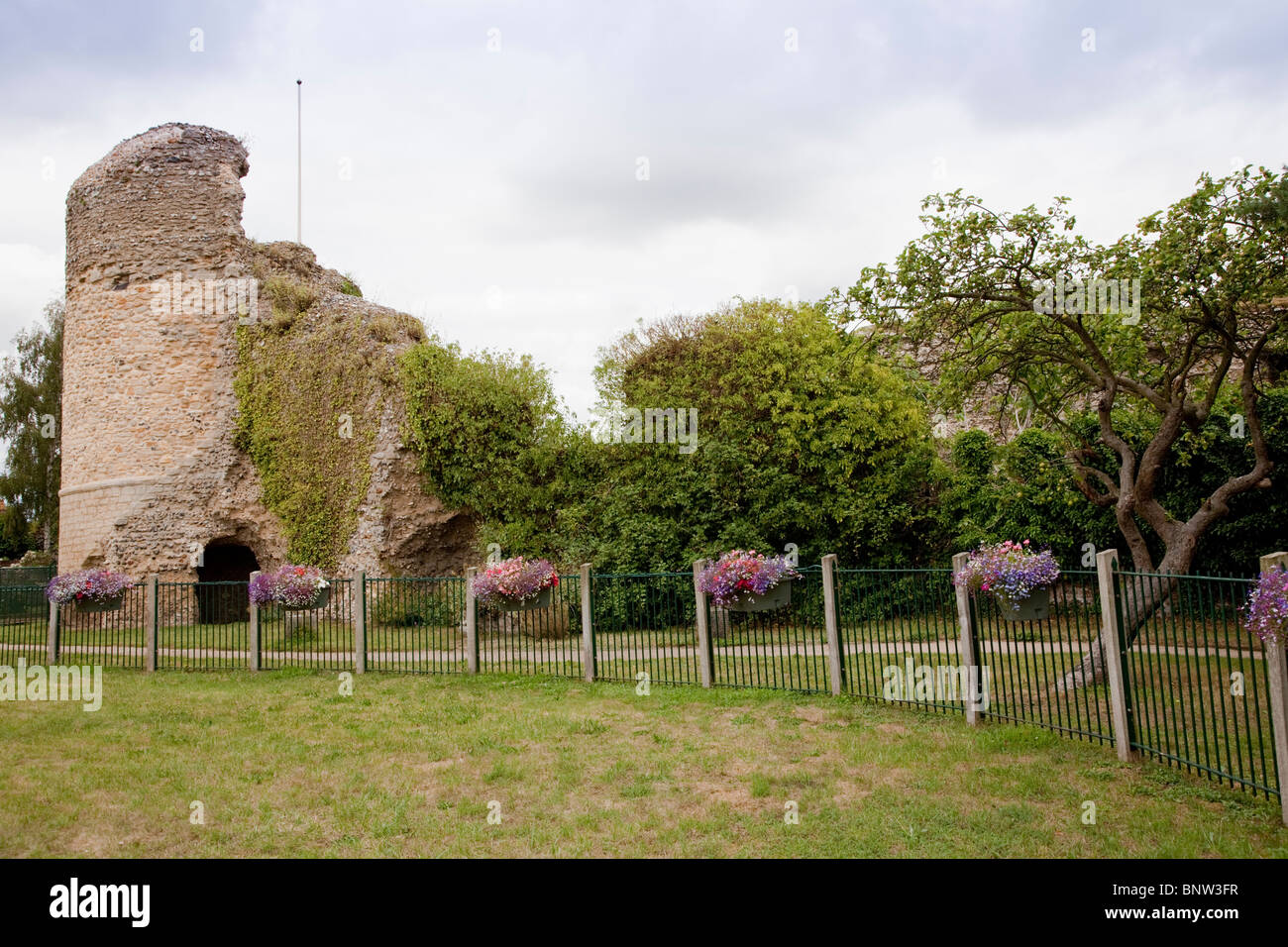 Bungay castle hi-res stock photography and images - Alamy