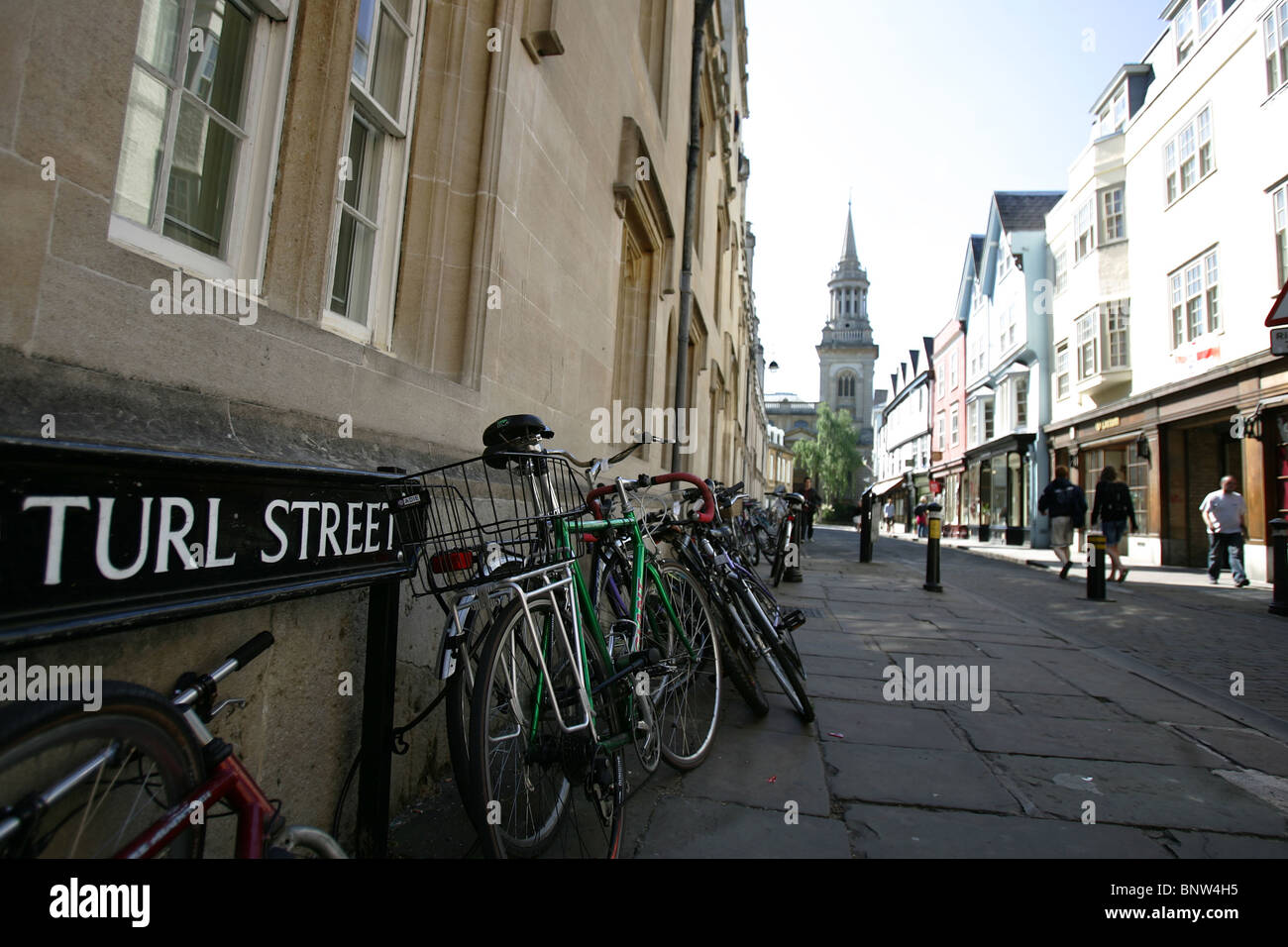 Bikes stacked up in Turl Street, Oxford Stock Photo - Alamy