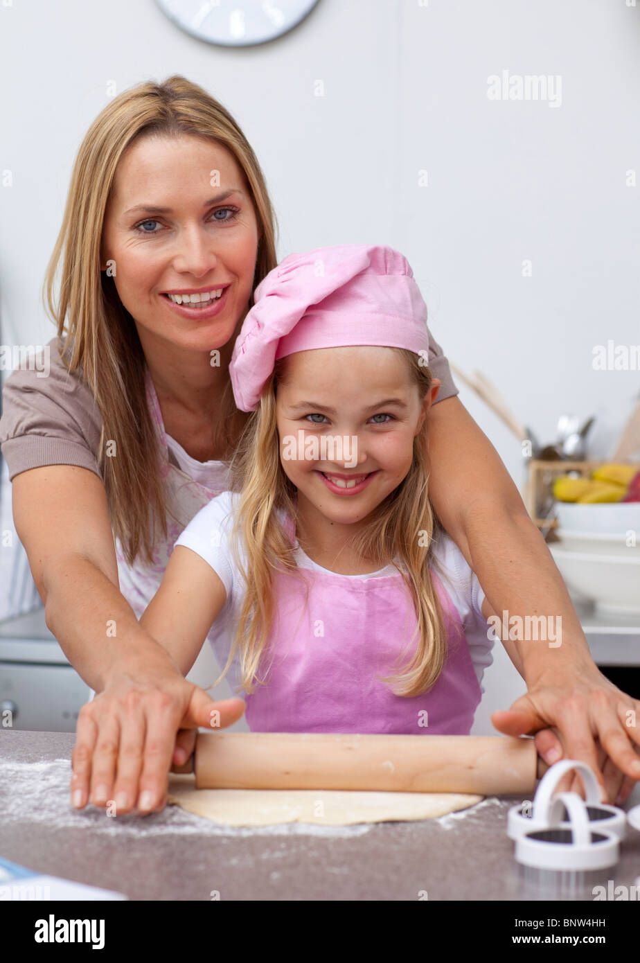 Mom daughter in kitchen red hi-res stock photography and images - Alamy