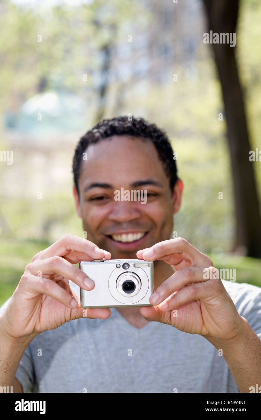 Man taking photograph in Central Park Stock Photo - Alamy