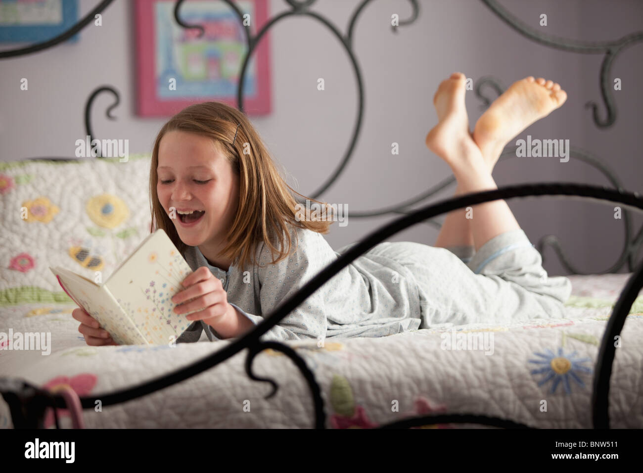 Young girl reading her diary Stock Photo - Alamy
